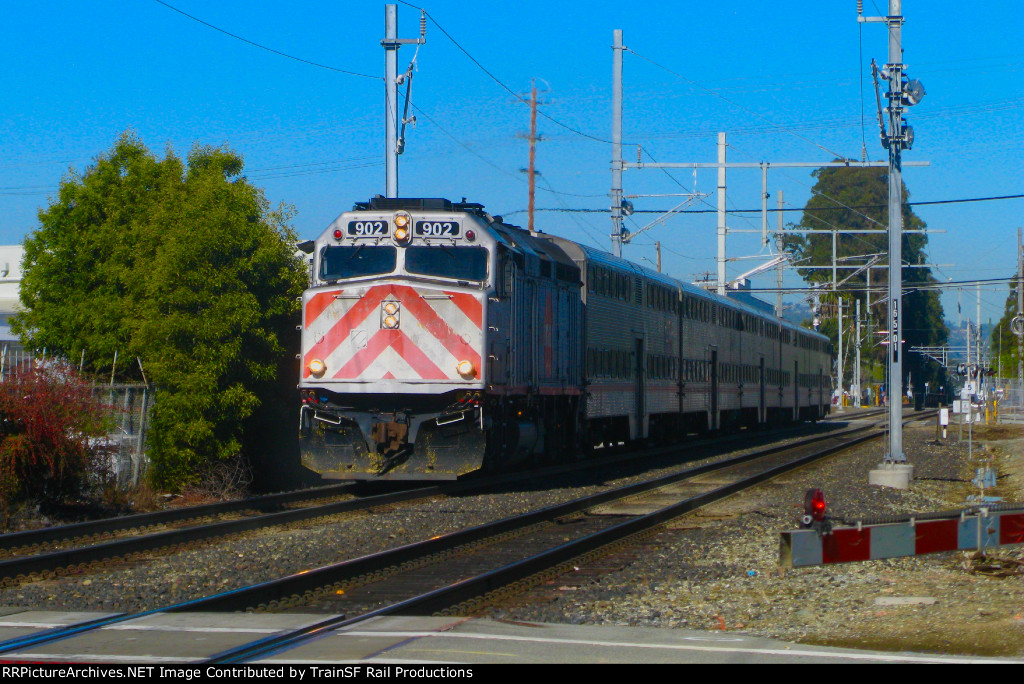 JPBX 902 Leads Caltrain 232